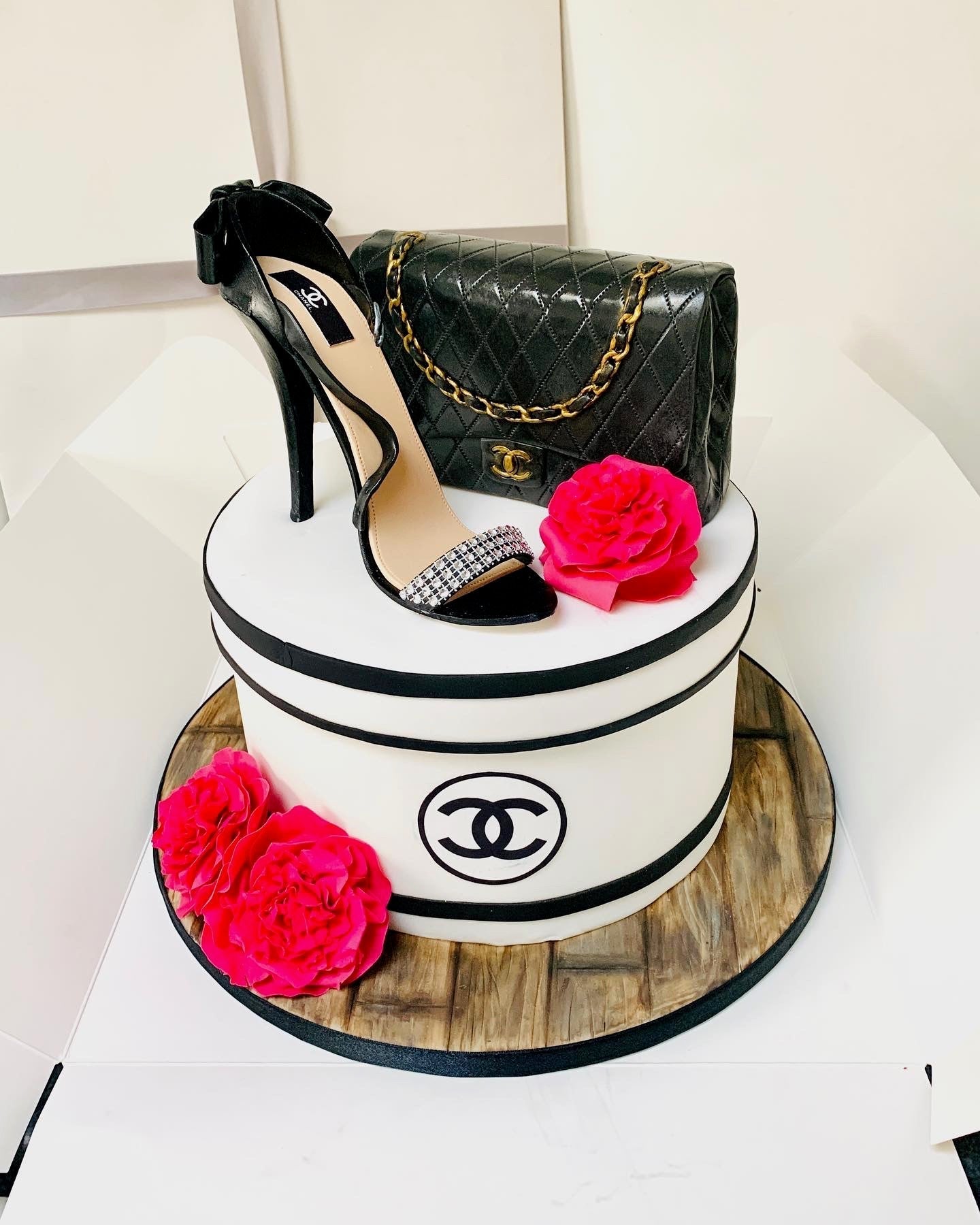 Custom Cakes London – Hall Of Cakes