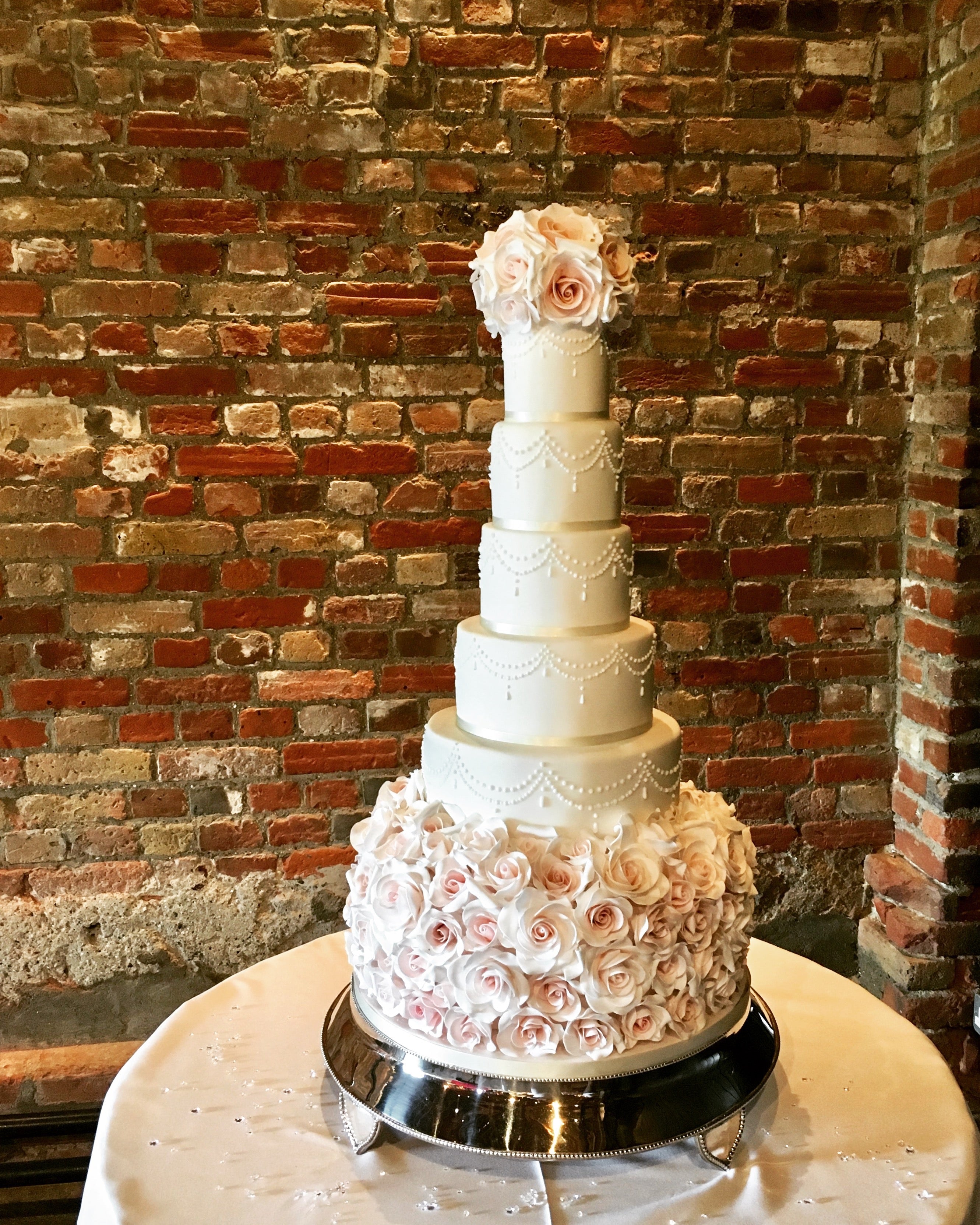 Wedding Cakes at Cooling Castle – Hall Of Cakes